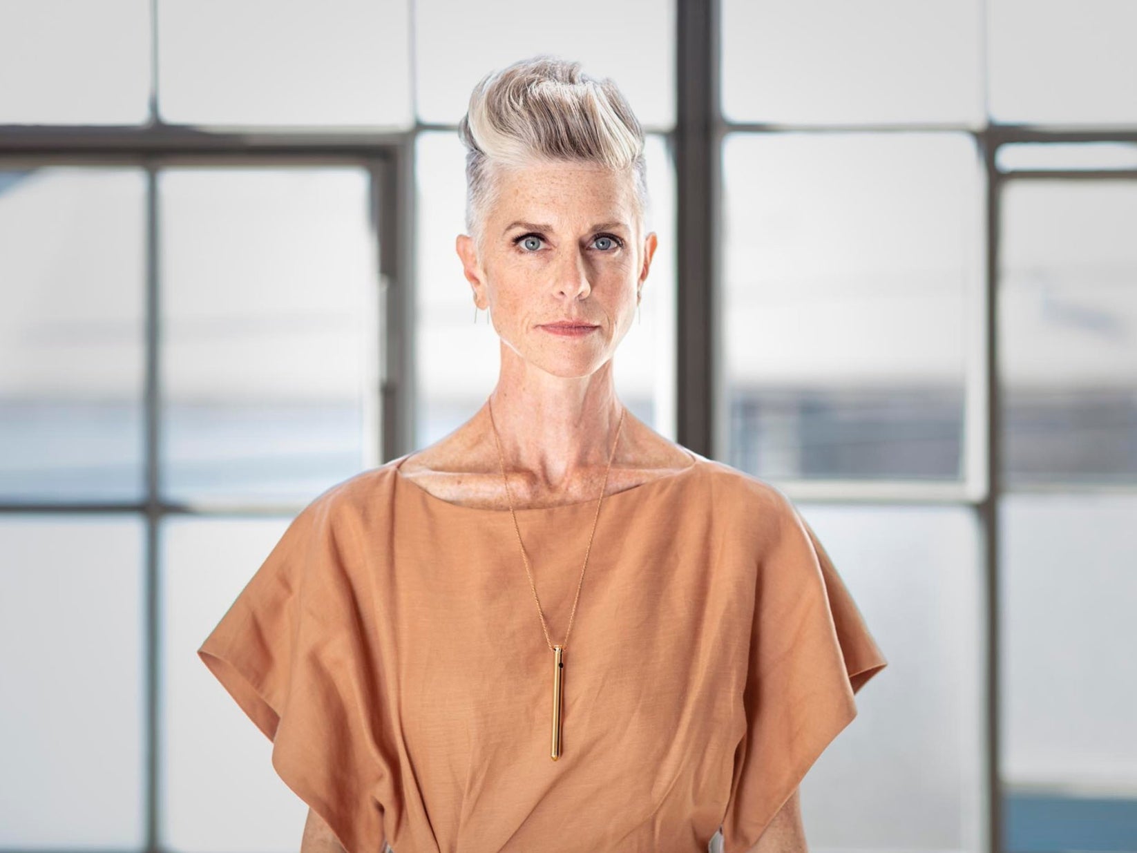 Vesper 2 - Waterproof Vibrator Necklace in 24kt Gold | CRAVE